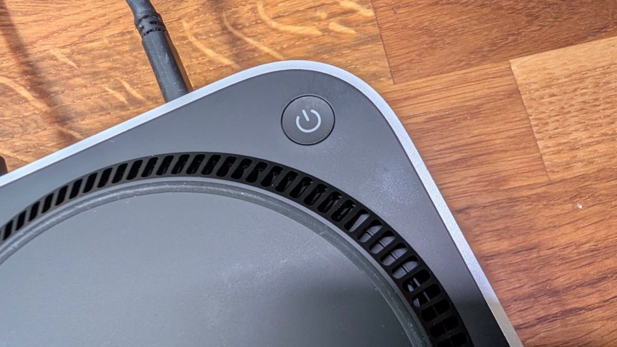 Mac Mini Drei Kreative Lösungen Für Den Einschaltknopf Auf Der Unterseite T3n Digital Pioneers